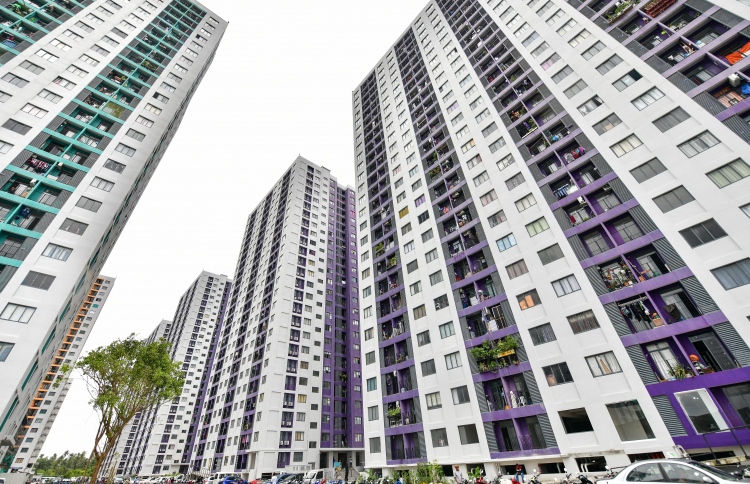 Person falls from Hiyaa Flats Tower, now in hospital